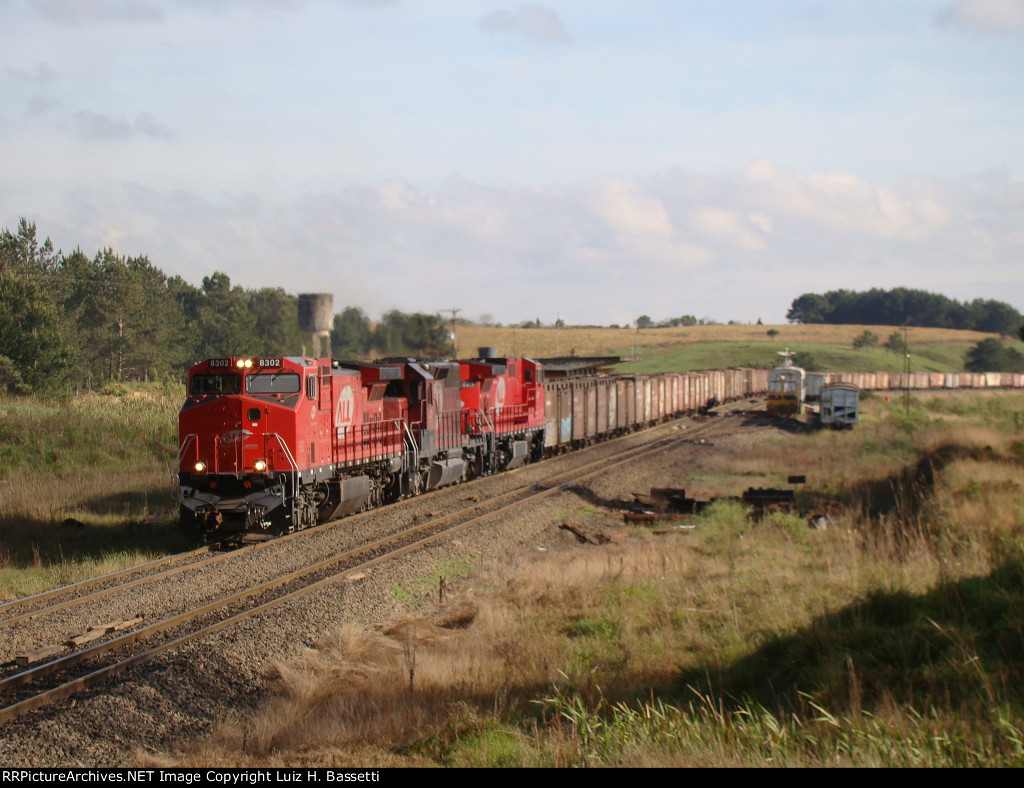 DASH-9 D9-40BBW 8302